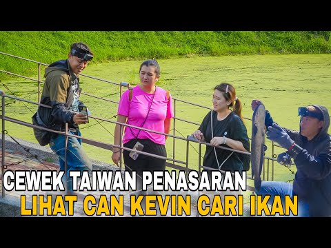 Rejeki Nomplok..!! Di Dampingi Cewek Cantik Taiwan Penasaran Cari Ikan pakai Ketapel Bikin Grogi