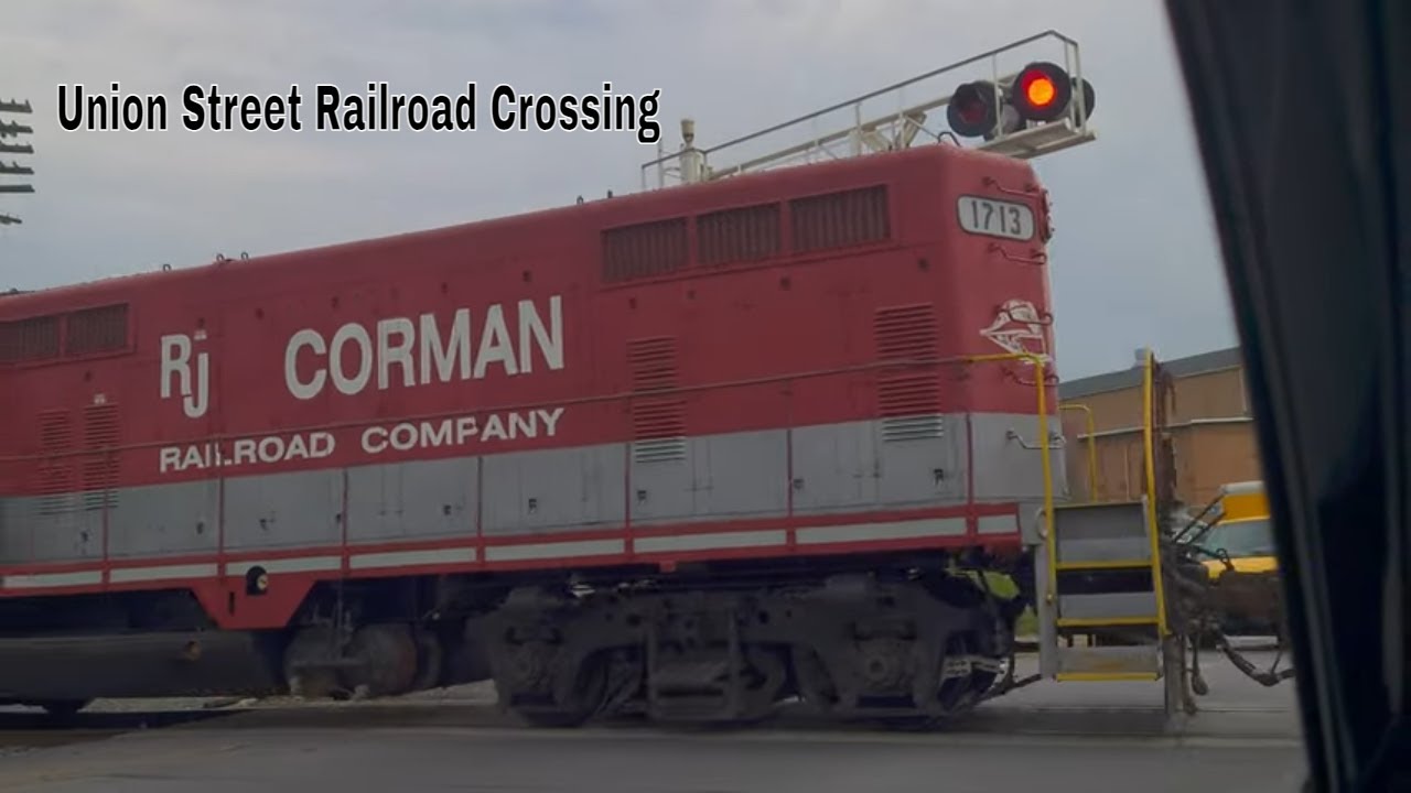 RJCR Ex-CRR remote-controlled GP16 #1713 @ Union St Railroad Crossing, Allentown, PA. - YouTube