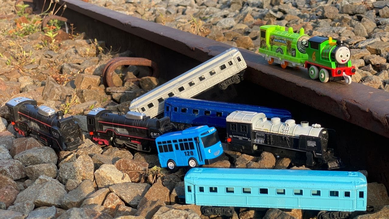 Drama Bus Tayo Jatuh Dan Terjungkal!Menarik Gerbong Kereta Thomas Di ...