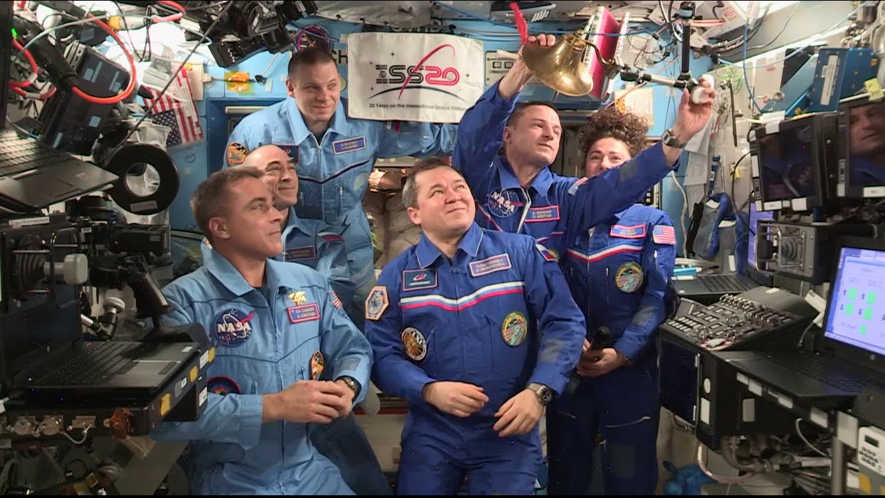 Expedition 62 MS 15 Farewell and Hatch Closure - April 16, 2020 - YouTube