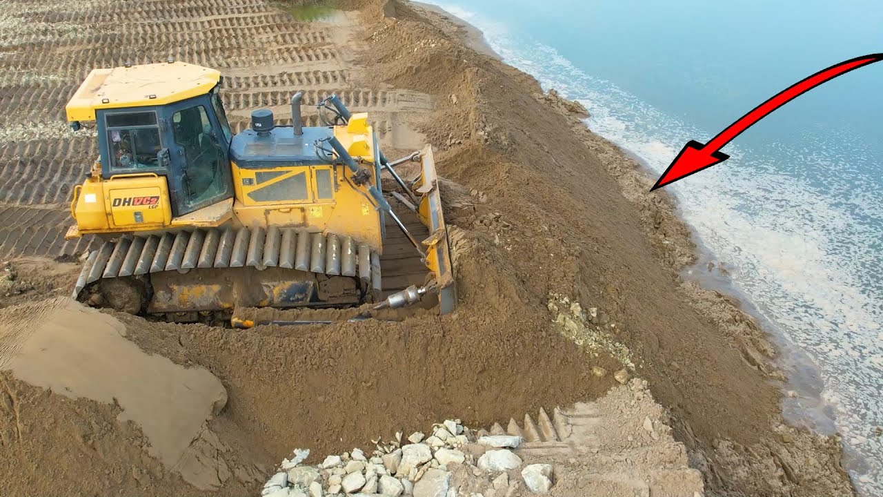 STRONGLY MIGHTY BULLDOZER SHANTUI DH17C2 PUSHING SAND - YouTube