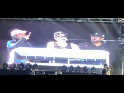 Raymix subió a dos súper fans a su show para cantar una canción, Primer ...