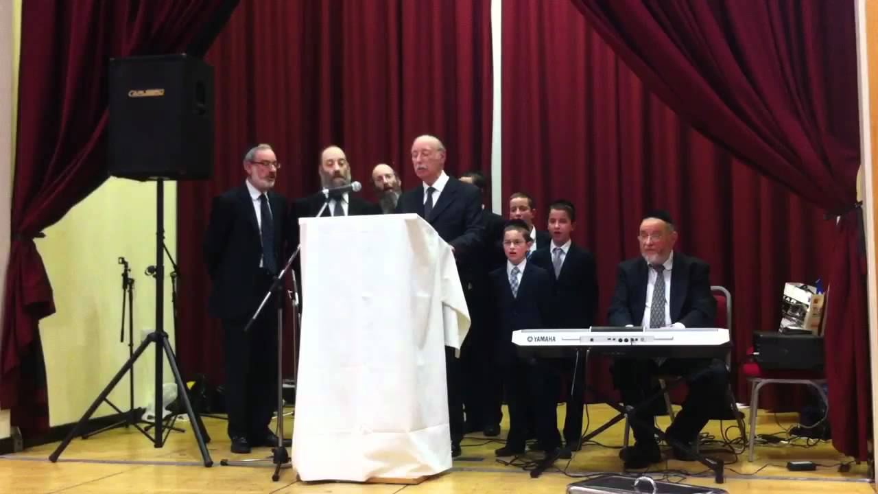 Chazzan Pesach Segal, Sons and Grandsons singing Aanim Zemi - YouTube