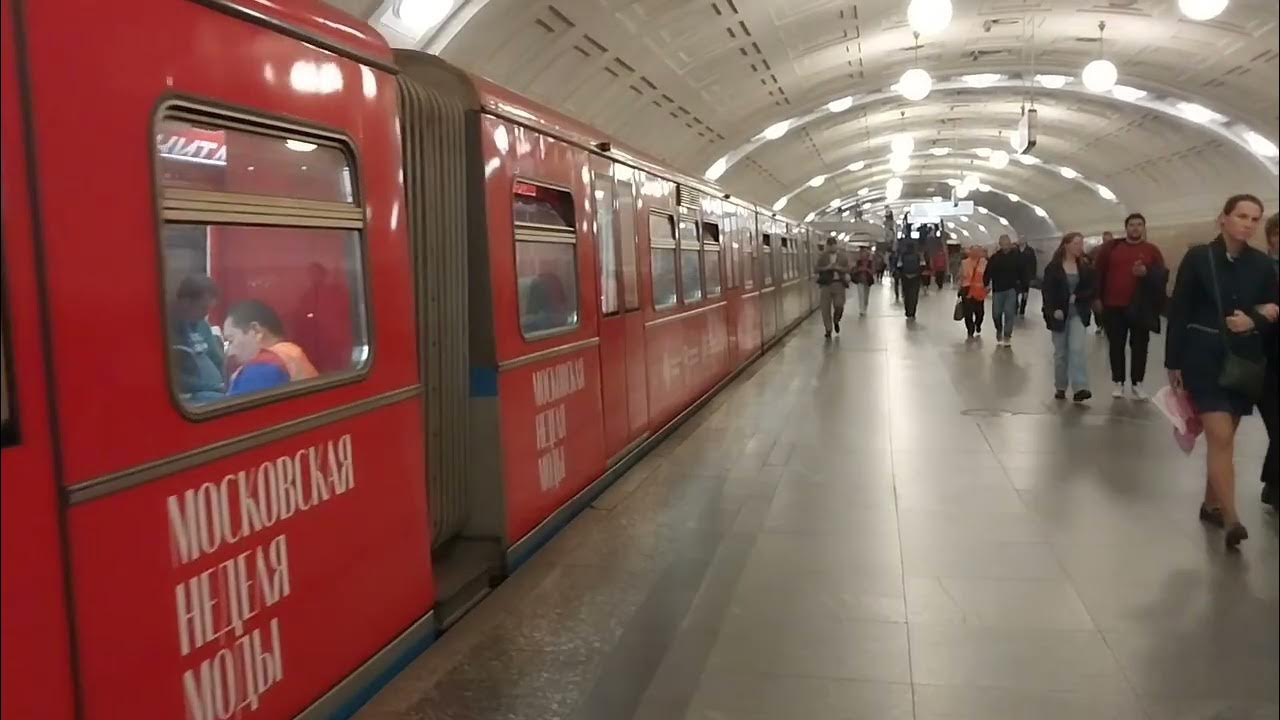 Именной поезд "Московская неделя Моды" на Сокольнической линии! - YouTube