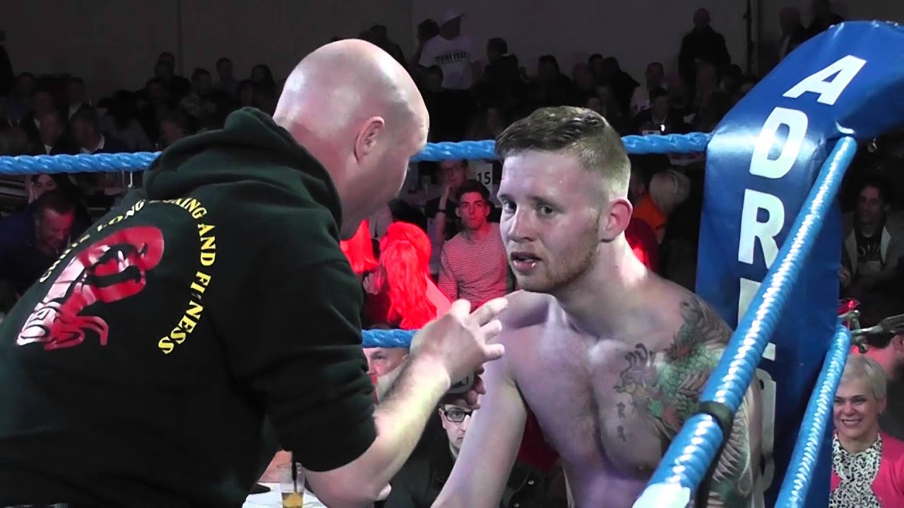 WCA: Constantine Radoi vs Luke Bradfield - YouTube