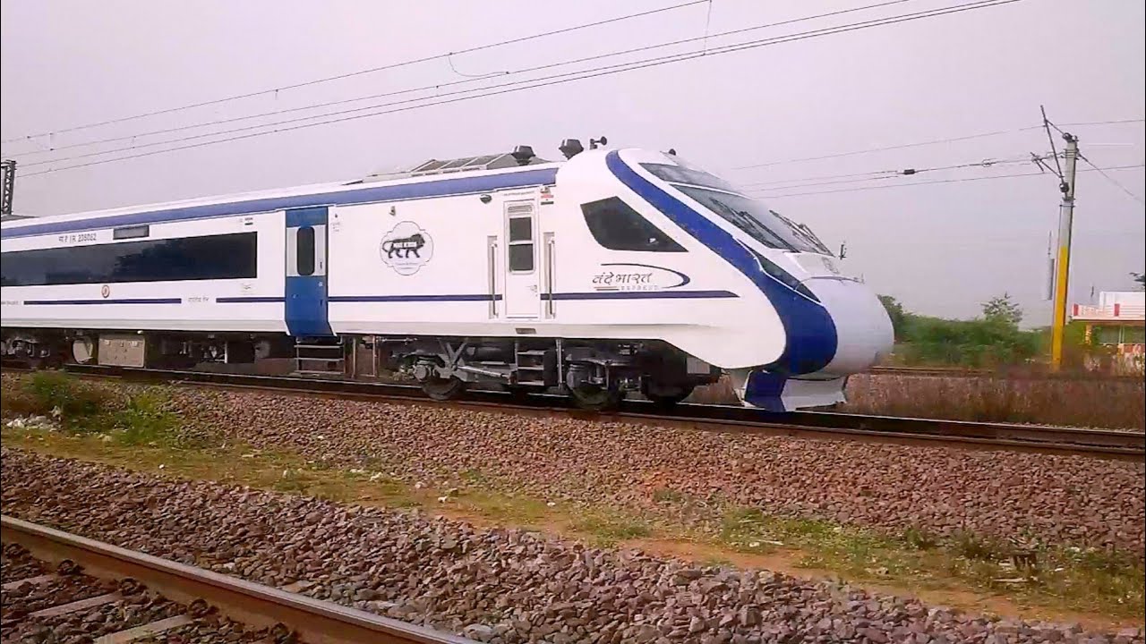 20171 Vande Bharat Express RKMP-NZM @ncrrailzone0207 - YouTube