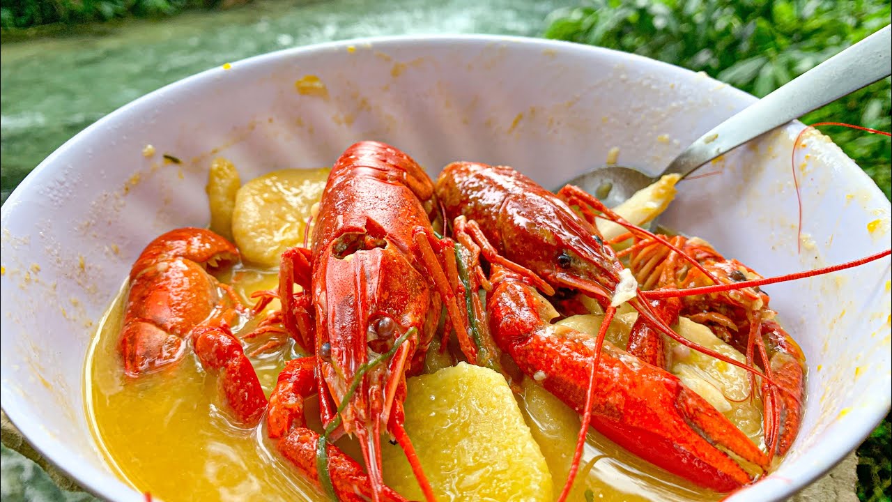 Catch and Cook Spicy Crayfish Soup at Spanish Bridge - YouTube