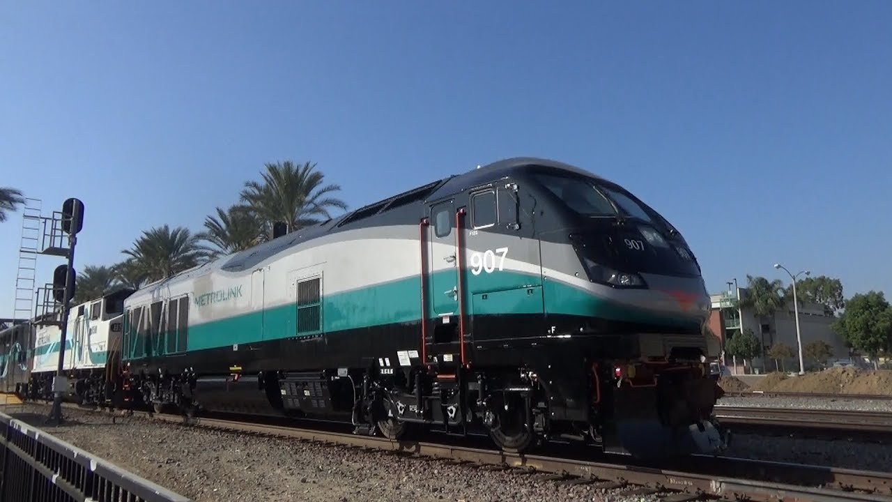 Railfanning Fullerton and Buena Park 10/28/17 - F125, Amtrak, BNSF, and ...