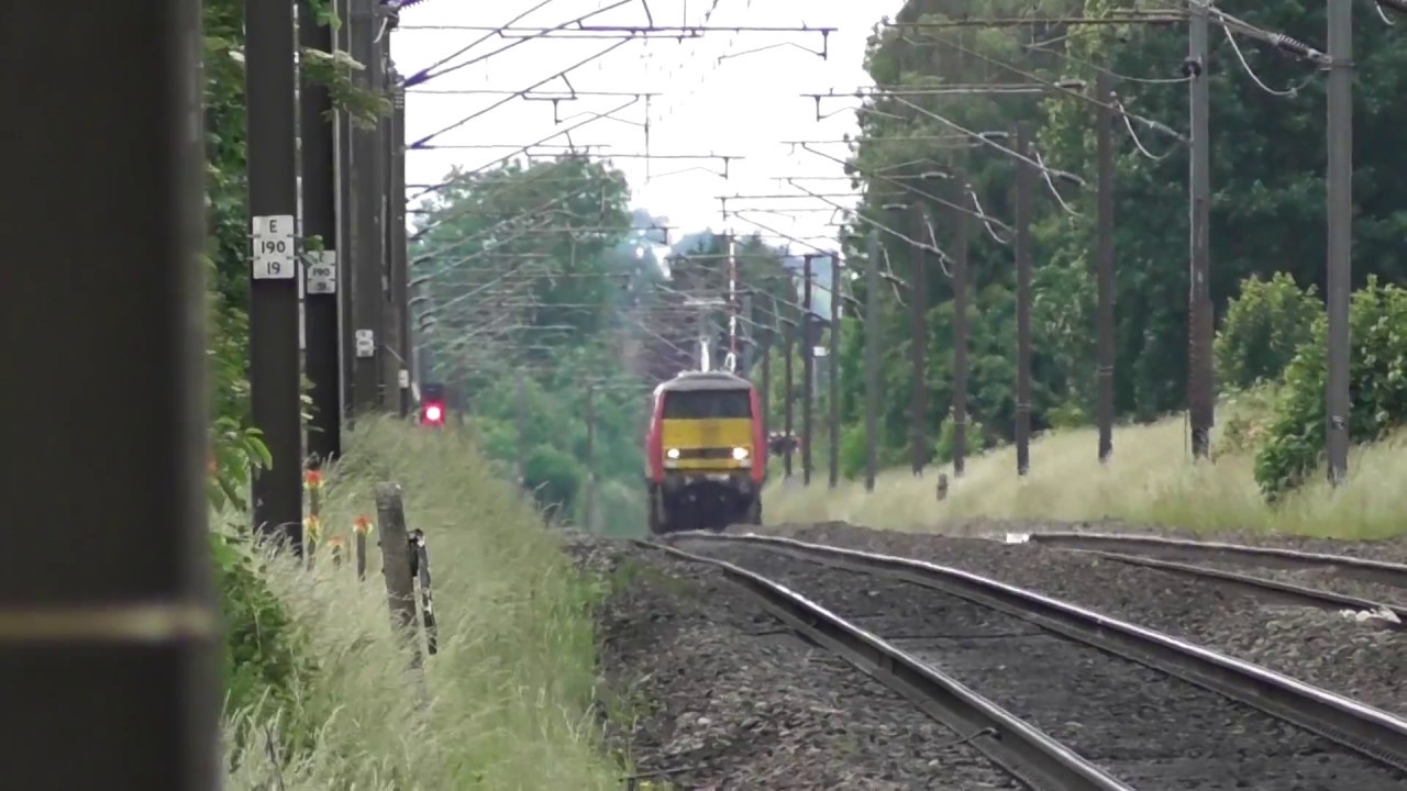 LNER Class 91 91104 singe power car heading southbound with rear facing ...
