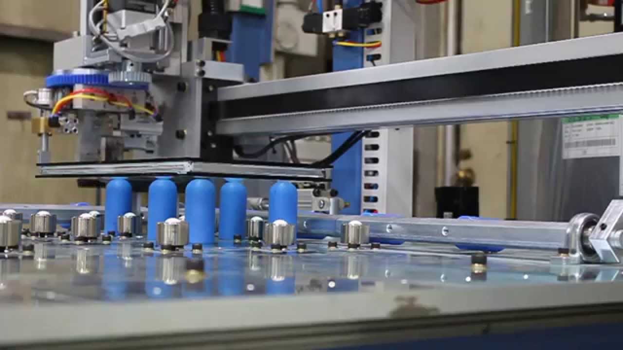 Horizontal Automatic Sealing Robot (2) - YouTube