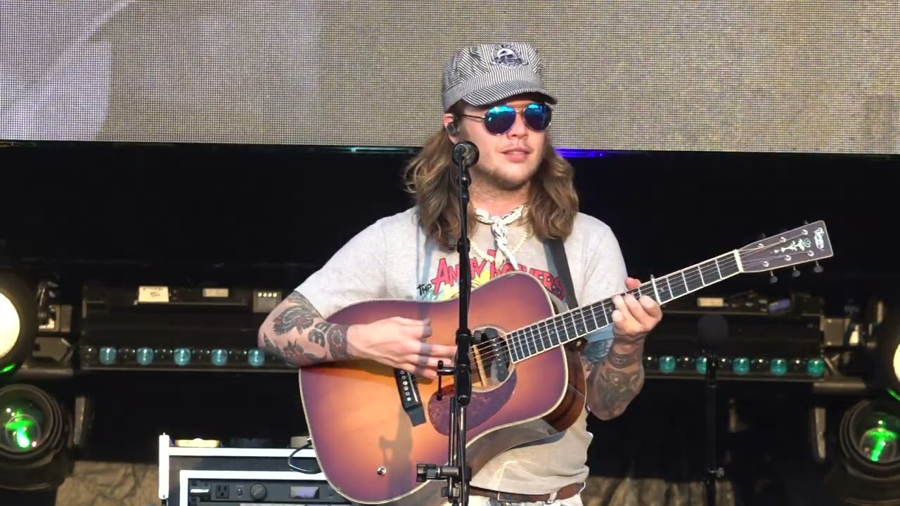 Billy Strings covers Dan Fogelberg's "Along the Road" Essex Jct, VT 7 ...