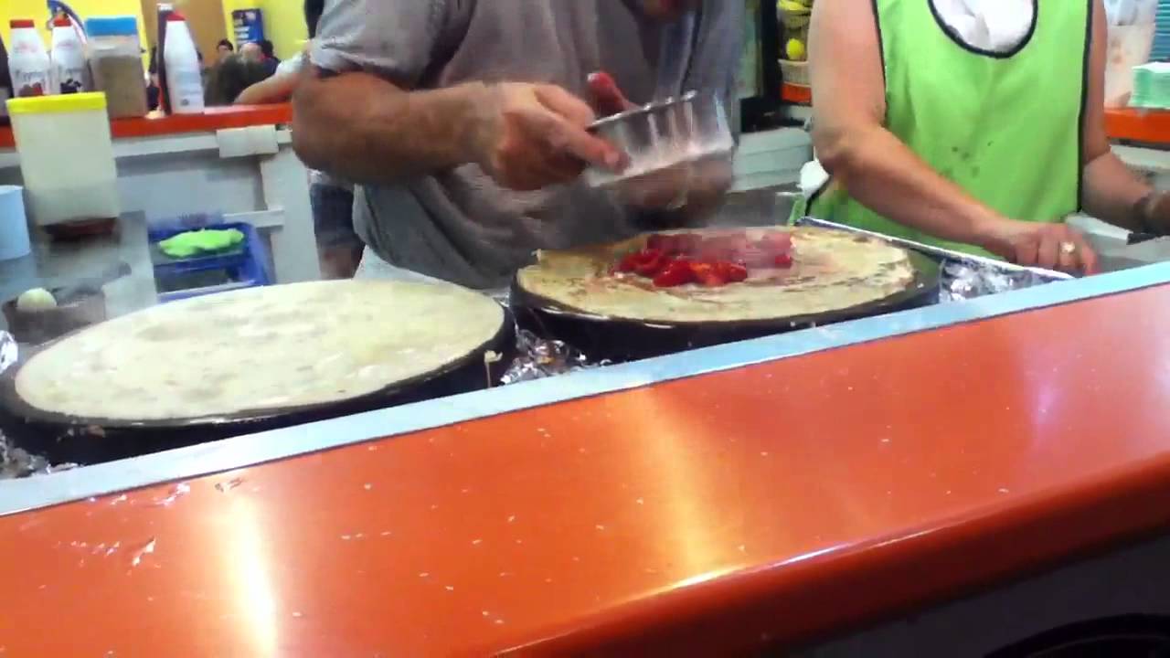 Pancake guy at Mallorca is 20% cooler! - YouTube