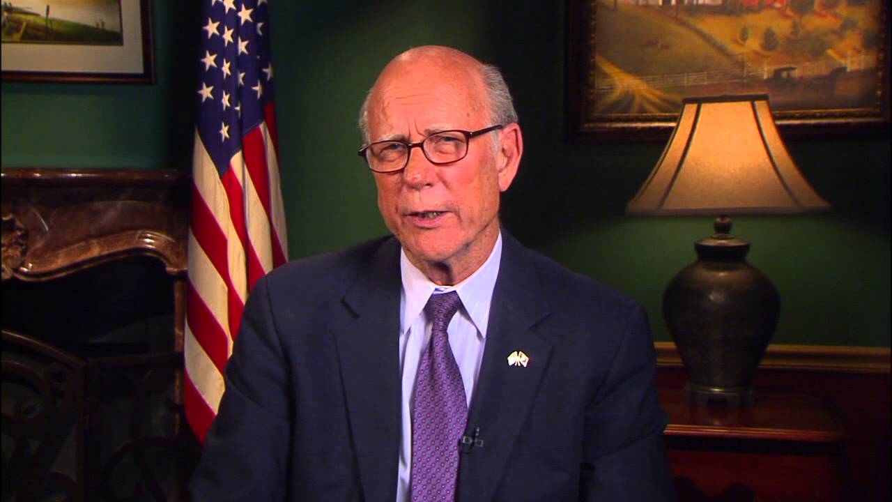 Senator Pat Roberts Delivers Weekly Republican Address - YouTube