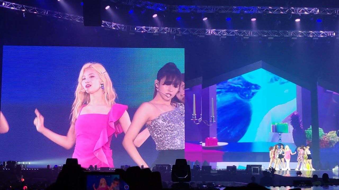 TWICE WORLD TOUR 2019 IN BKK : LOA+TT+FANCY (Standing Ticket) - YouTube