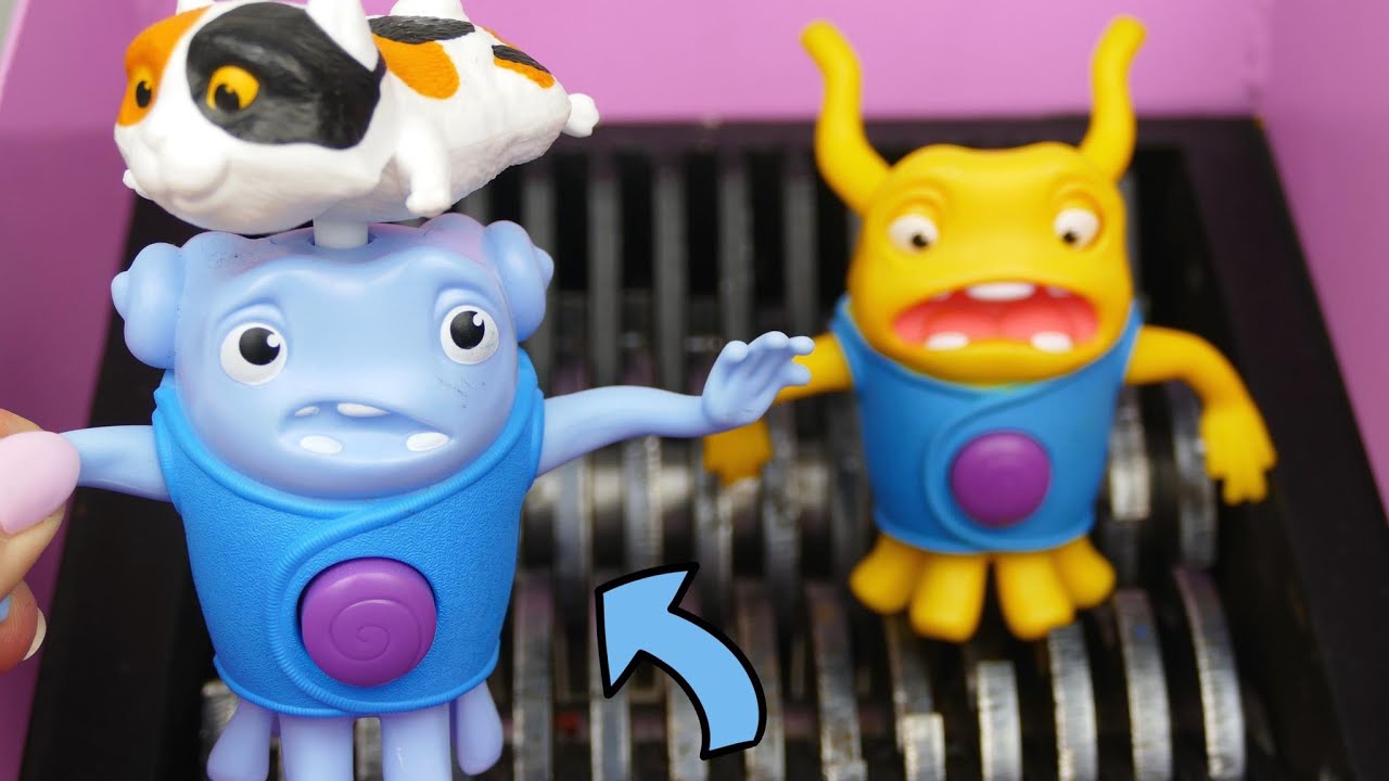 SHREDDING HAPPY SMEKDAY TOYS • MINI TOY SHREDDER - YouTube