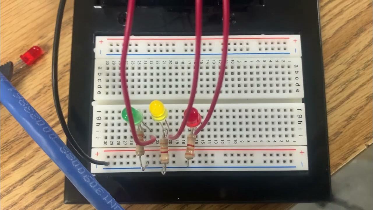 Arduino breadboard traffic light w/coding - YouTube