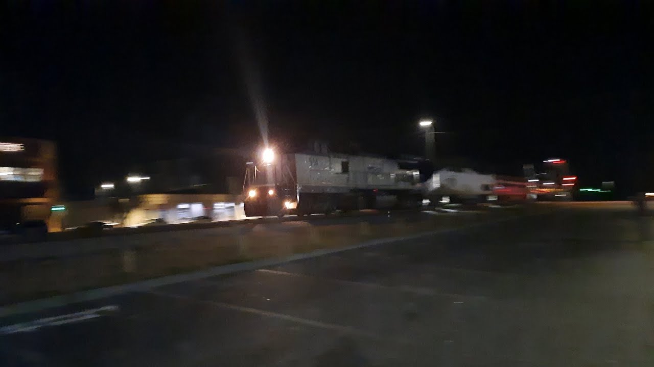GE Amtrak Leader Dash 8 32BWH Leads The North Bound Silver Meteor ...