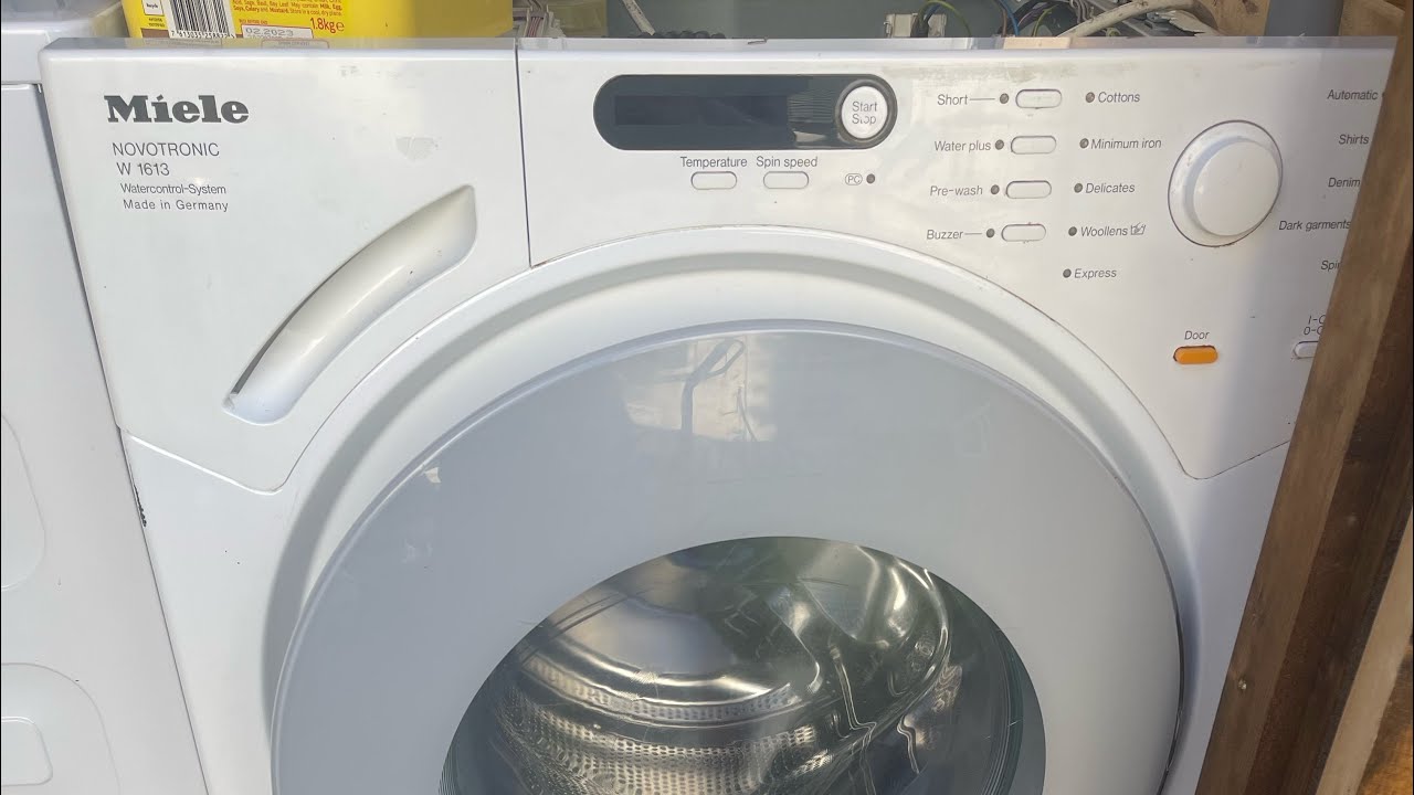 15 year old Miele W1613 overview (very bad drum spider and badly gashed ...