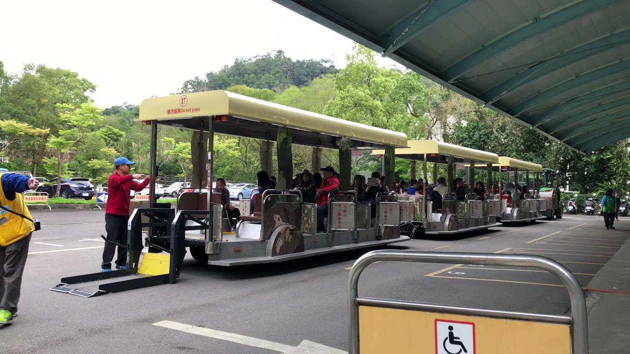 台北市立動物園 TAIPEI ZOO Shuttle Train 遊客列車 - YouTube