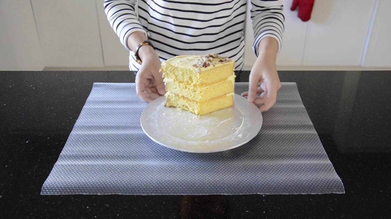 Kitchen Hacks: Cake Turntable - YouTube