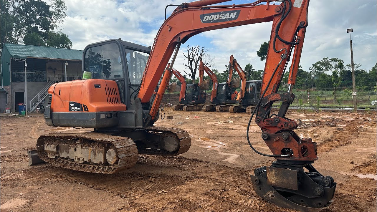 doosan 55 excavator máy xúc đào bánh xích cũ Tại Bãi máy Quang Huyền ...