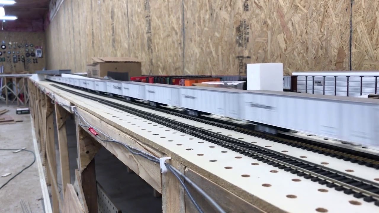 Worlds fastest rubber band driven train in HO scale - YouTube
