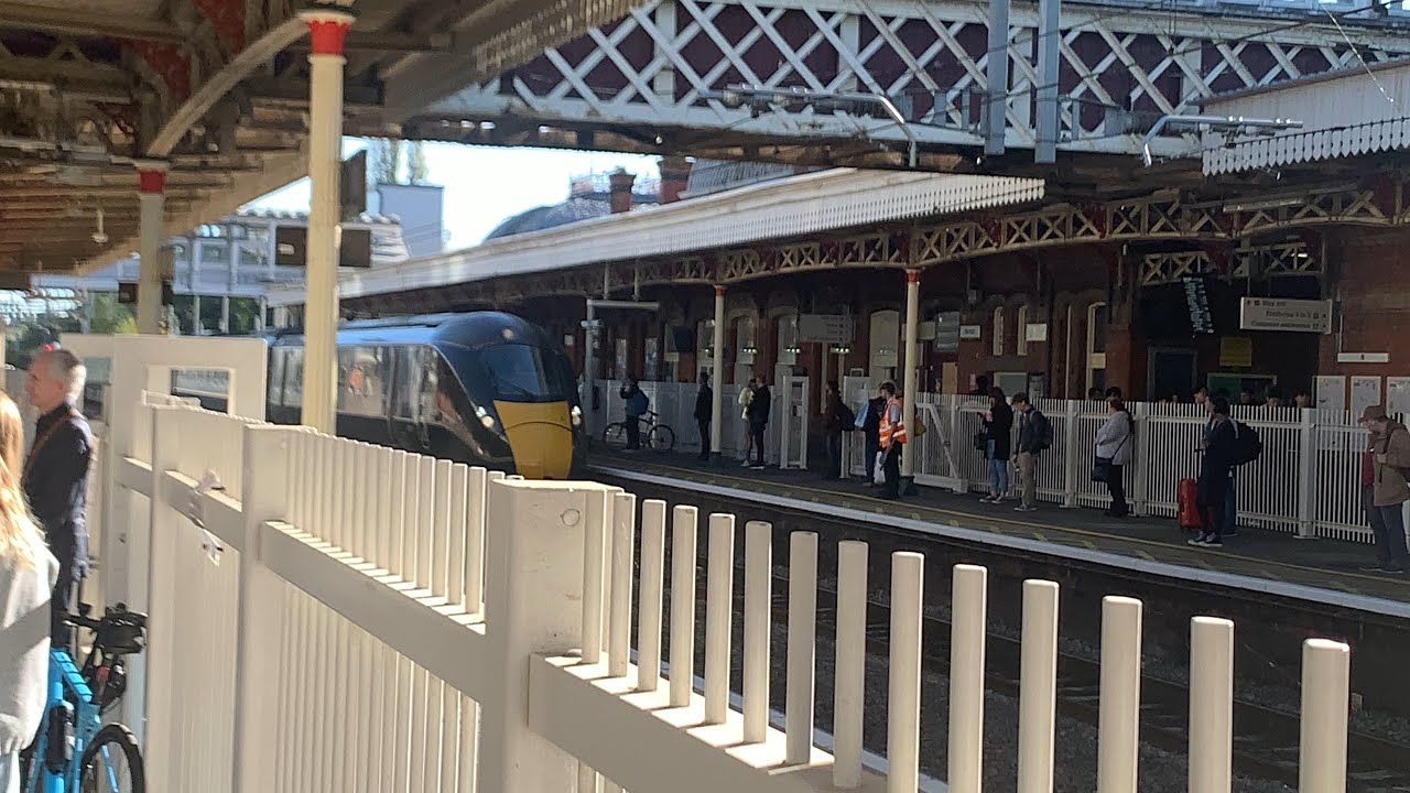 Slough Train Station Pt 23 Service To Oxford Platform 2 Hitachi 800 ...