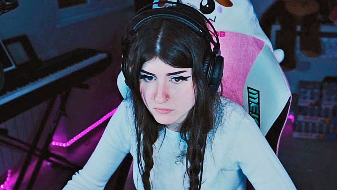 LA STREAMER ABBY RECIBE INSULTOS INACEPTABLES MIENTRAS JUEGA A VALORANT ...