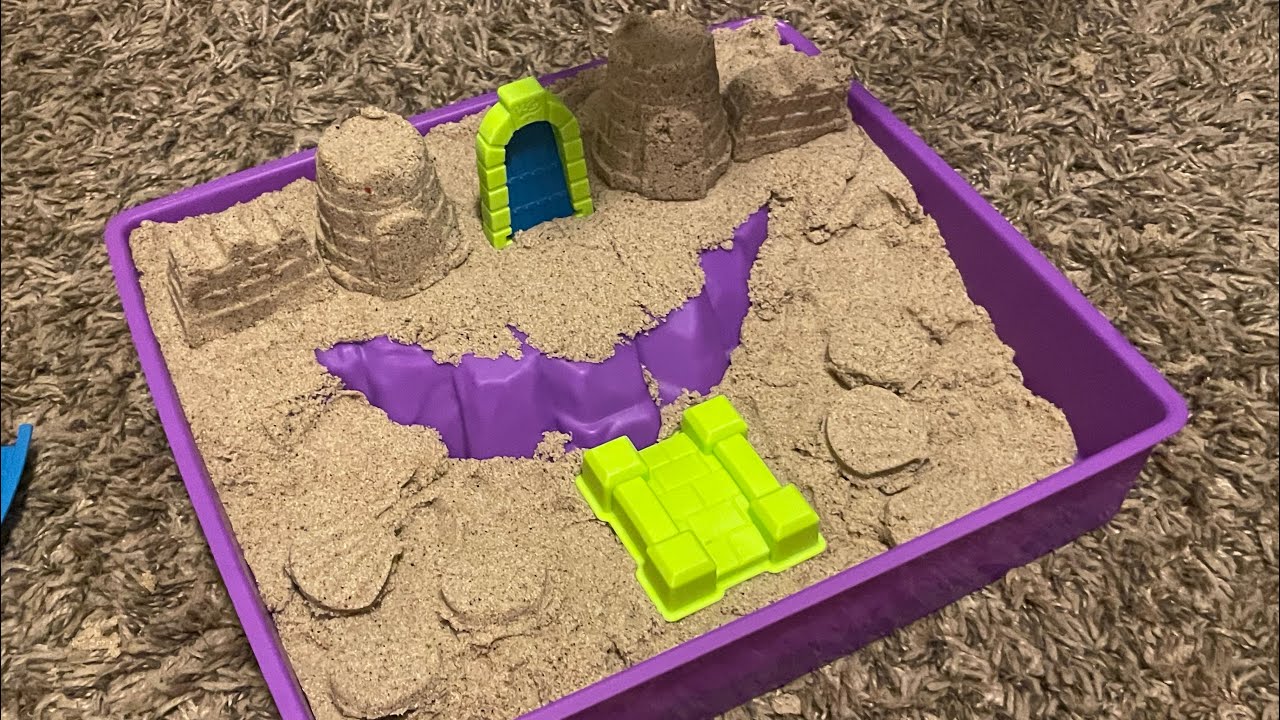 Kinetic sand build castle 🏰 - YouTube