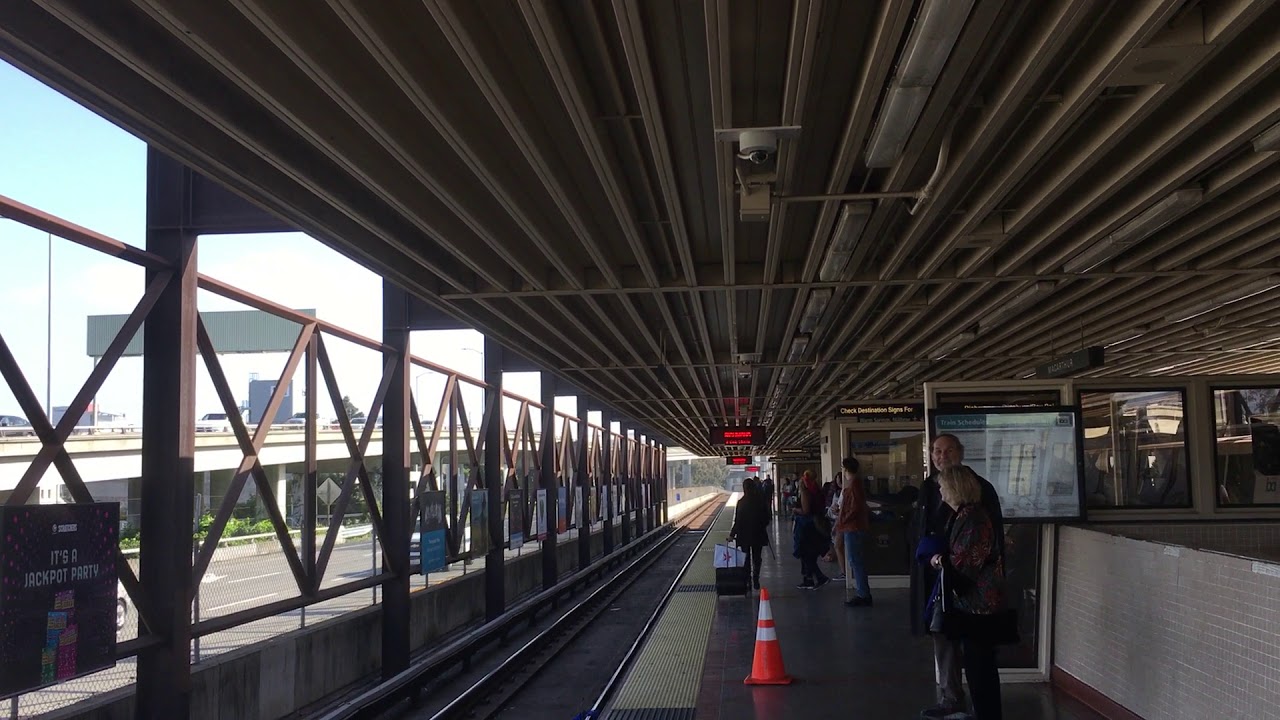 [BART] Richmond Train Arriving at MacArthur Station - YouTube