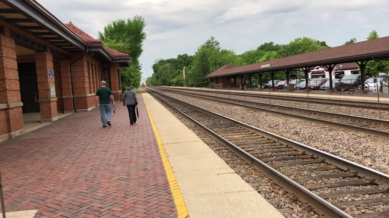 Inbound Metra 114 Express Passing Riverside IL - YouTube