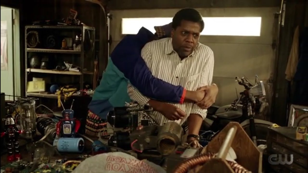 Chester Meets His Dead Dad | The Flash 7x06 [HD] - YouTube