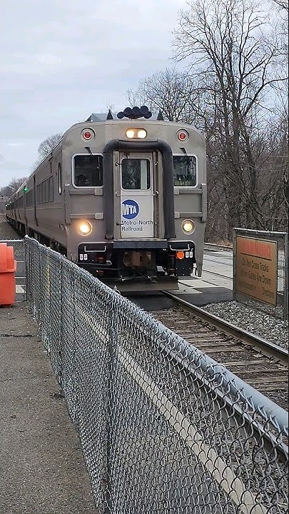 Metro-North Comet V Cab Car #6709 Restricted K5LA Horn (Crossing Sequence) - YouTube