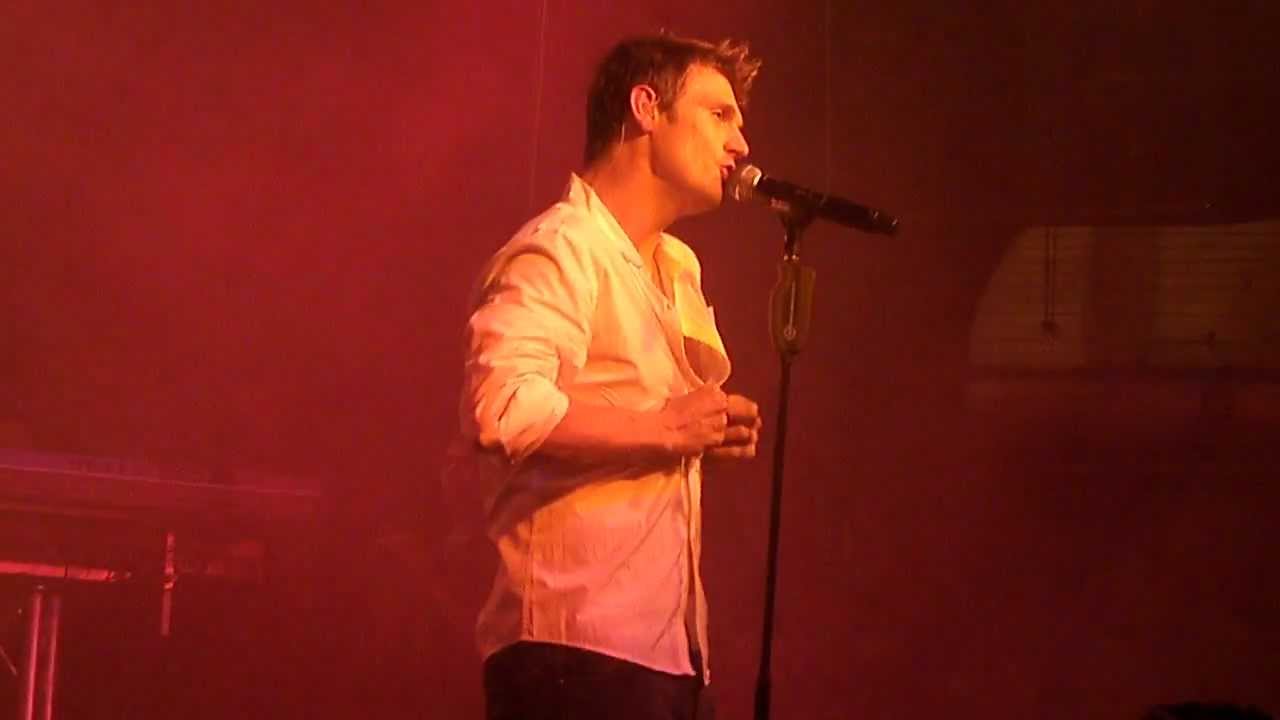 Nick Carter - Quit Playing Games (With My Heart) Live in Berlin May 2nd ...