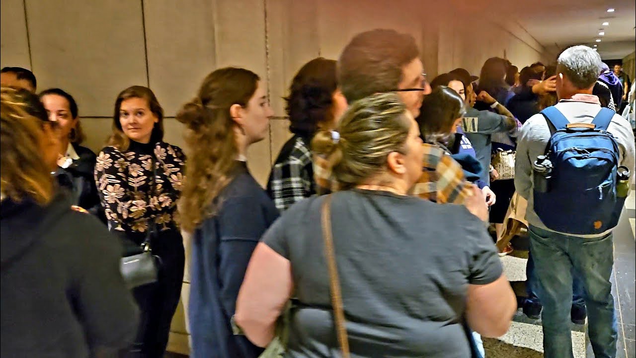 huge line to JIMMY FALLON'S TONIGHTMARES • all-new haunted maze ...