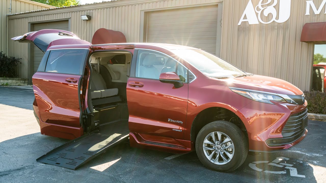 Walkthrough of 2021 Toyota Sienna LE Rampvan XT Wheelchair Van Side ...