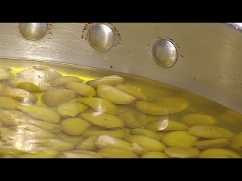 Roasted Garlic Cloves & Garlic Puree - YouTube