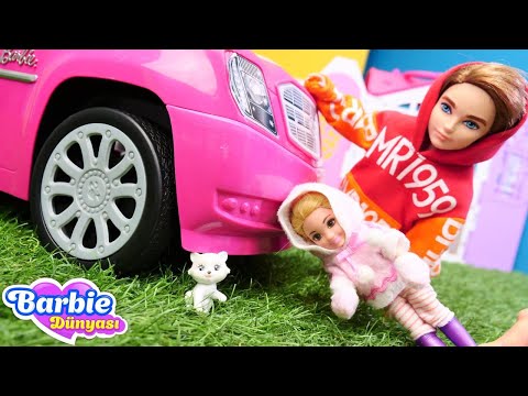 Barbie ailesi - Chelsea araba kaputunun altında üşüyen bir kedi buluyor. Kız videoları