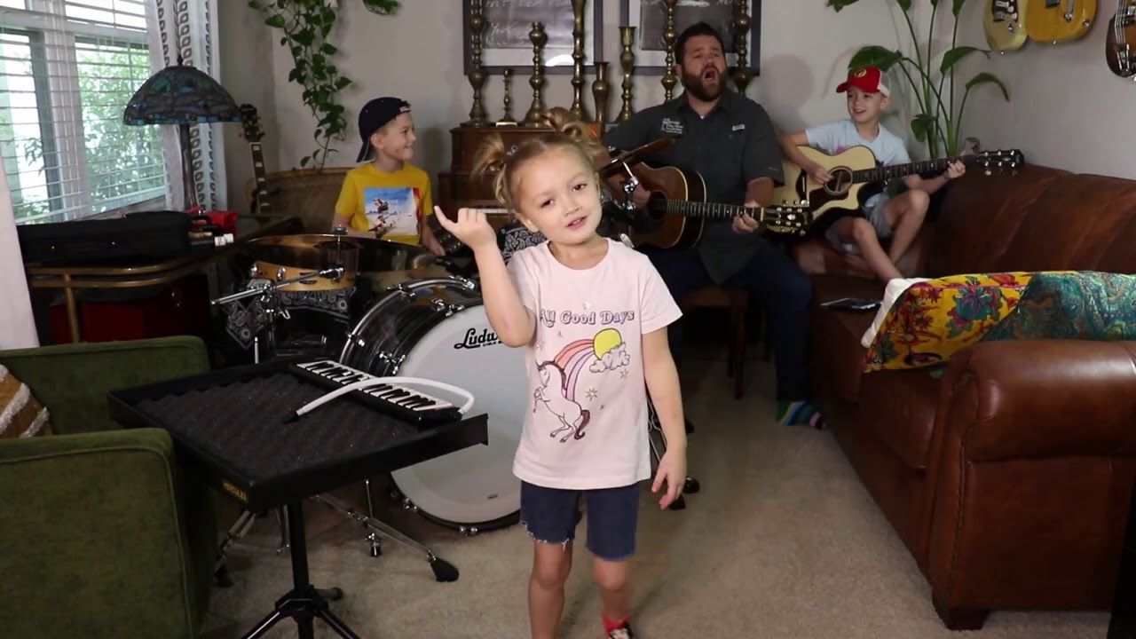 Colt Clark and the Quarantine Kids play "End of the Line" - YouTube