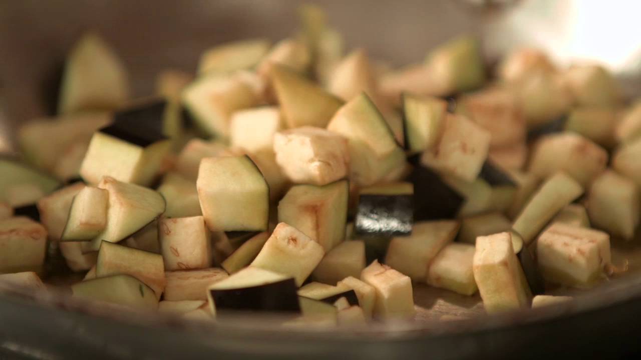 Cooking from the Garden: Carmen Pepper recipe - YouTube