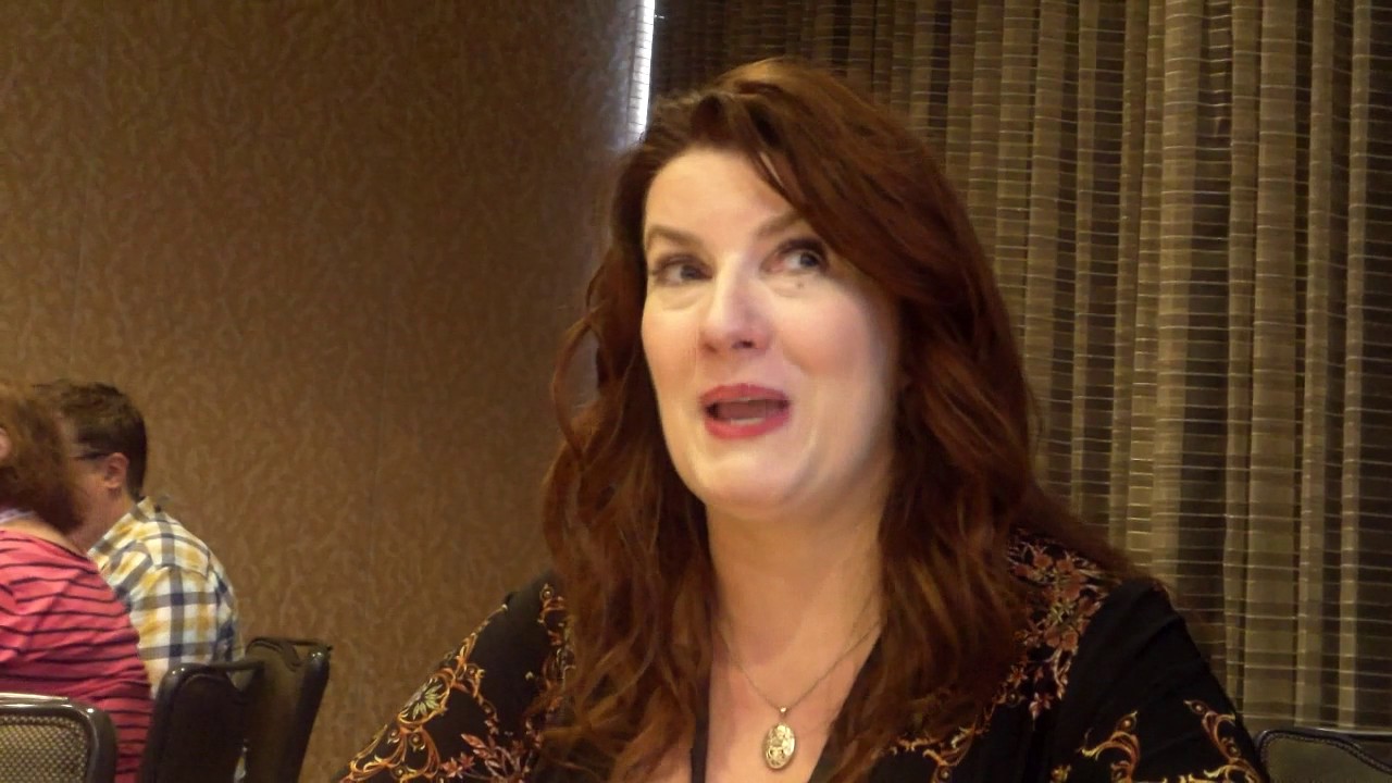 iZombie at Comic-Con 2016 - Diane Ruggiero-Wright Interview - YouTube