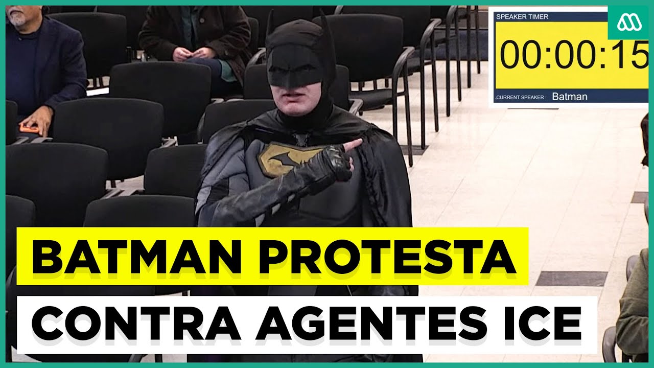 Hombre Disfrazado De Batman Protesta En El Congreso Contra El Ice Youtube