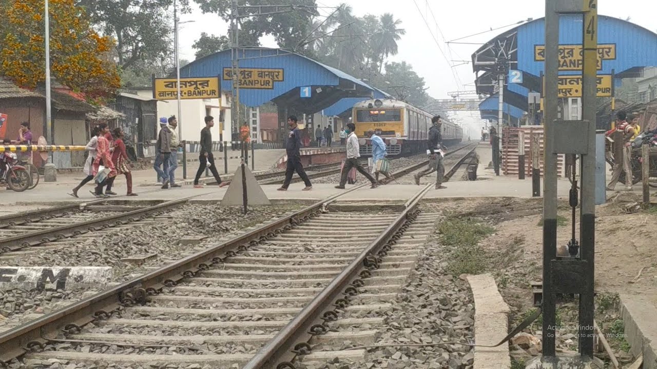 Sealdah - Gede Local Train (ER/Eastern Railway) passing Banpur Railway ...