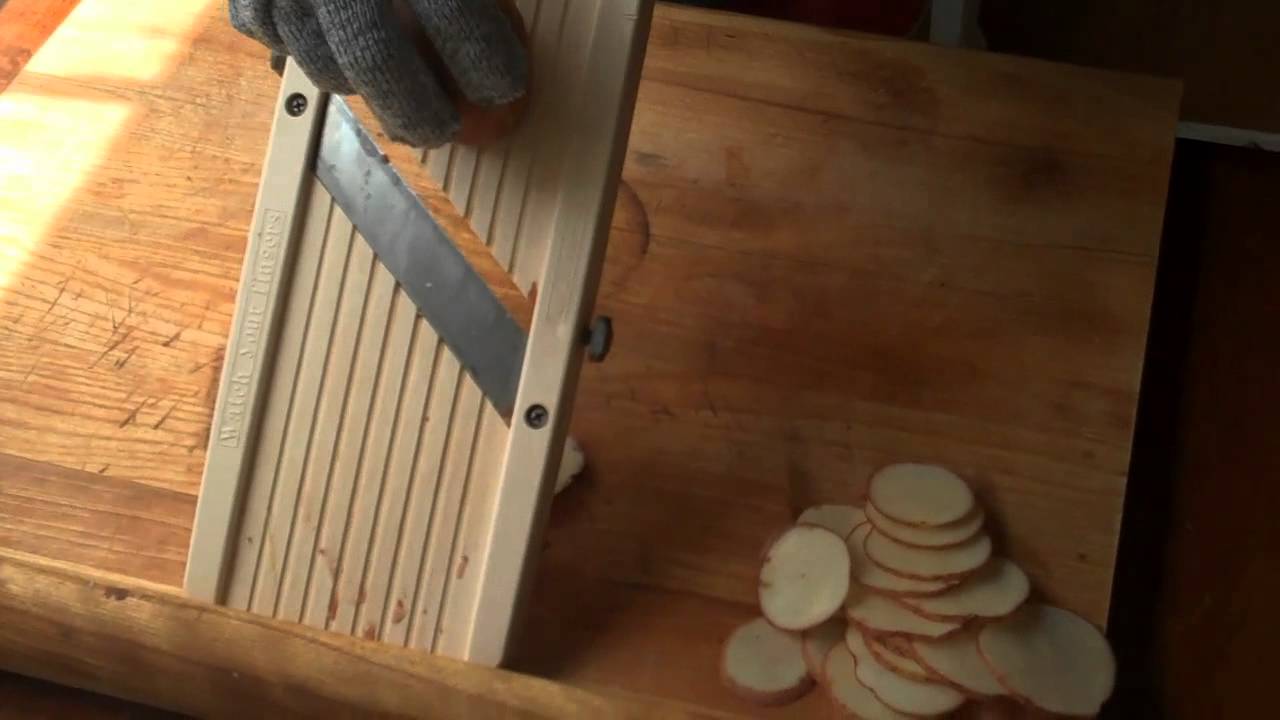Slicing Potatoes on the Benriner Mandoline - YouTube