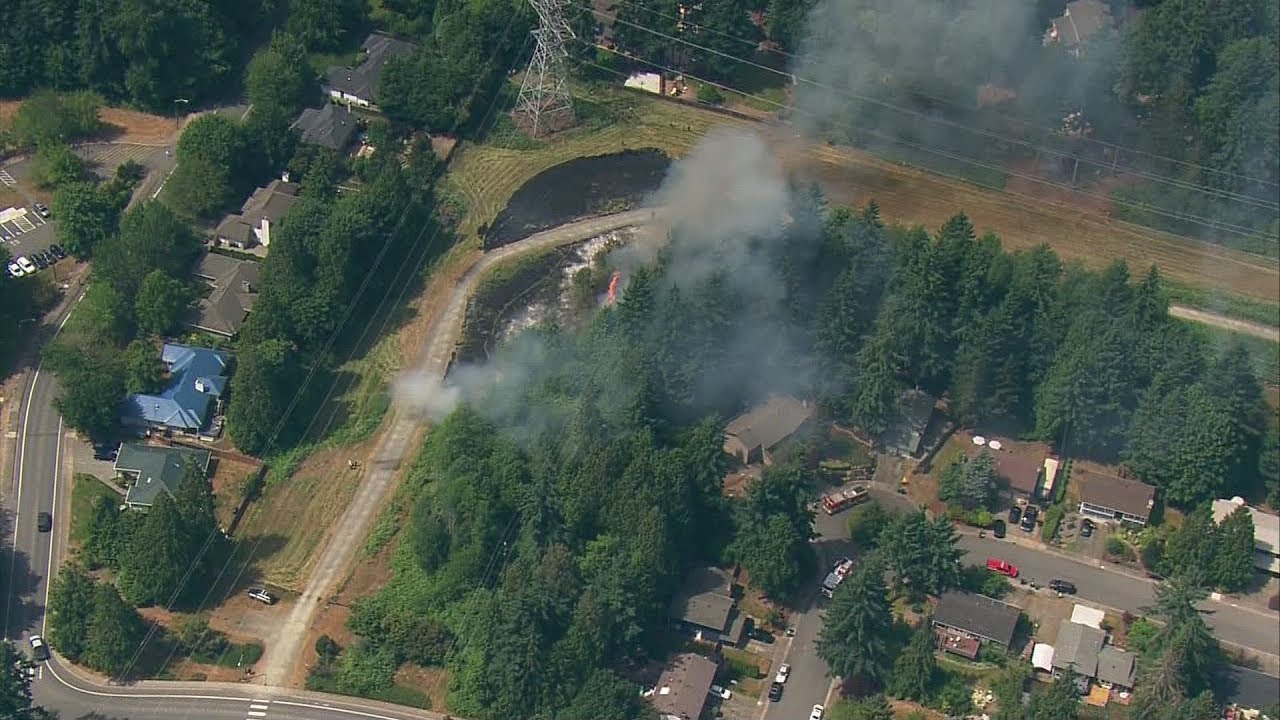 WATCH LIVE: Brush fire burns in Redmond - YouTube
