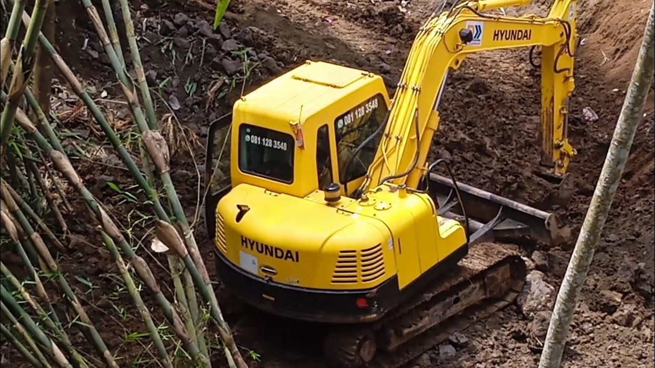 Story Line Hyundai R80-7 Mini Excavator Working Digging on ...
