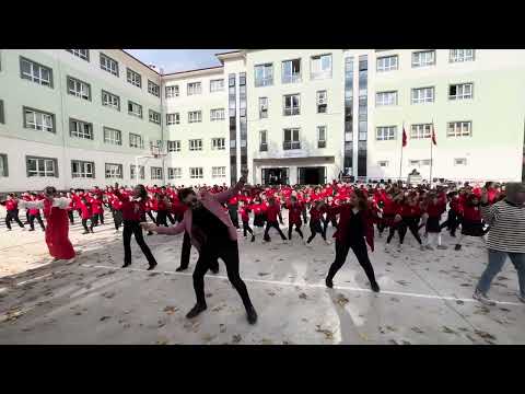 Bütün okul fidayda kula tapduk Emre ilkokulu 