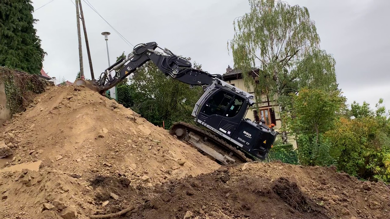 Liebherr R920 compact - YouTube