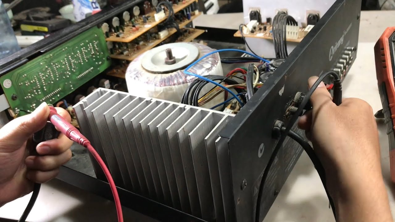 broken amplifier - YouTube
