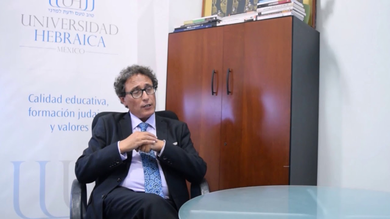 El Dr. Adolfo Roitman, Curador de los Rollos del Mar Muerto, en su ...